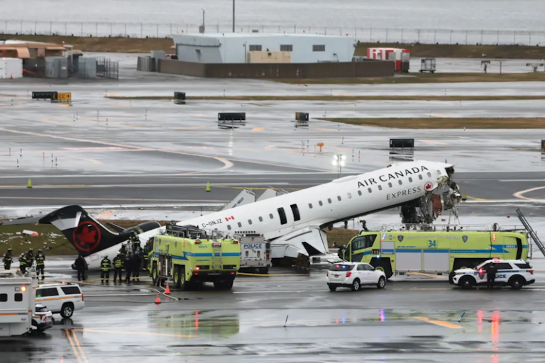Harrowing video captures deadly LaGuardia Airport crash as plane ...